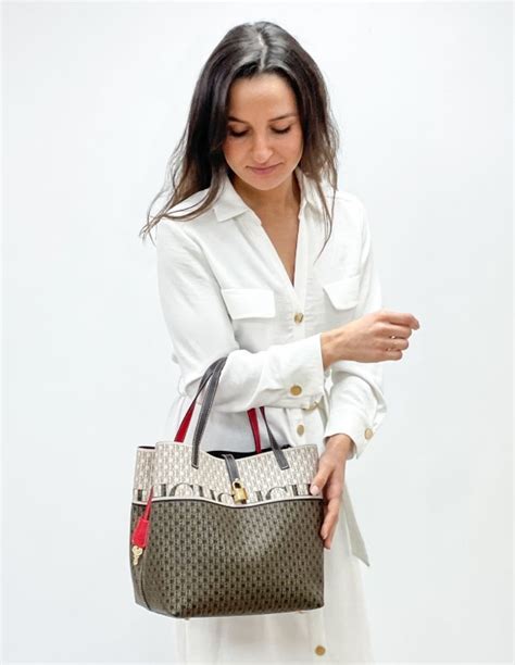 Bolso CH Carolina Herrera Matryoshka Locked M Traveller El Dorado Y