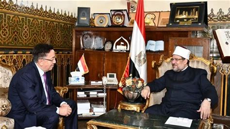 لبحث التعاون المشترك وزير الأوقاف يستقبل سفير كازاخستان بالقاهرة