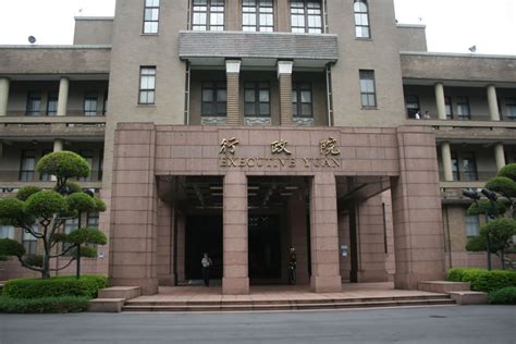 軍公教明年加薪4！ 行政院拍板：「希望帶動民間加薪」 Yahoo奇摩汽車機車
