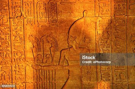 Kom Ombo의 사원 아스완 주 위 이집트의 내부 벽에 새겨진 Empire에 대한 스톡 사진 및 기타 이미지 Empire