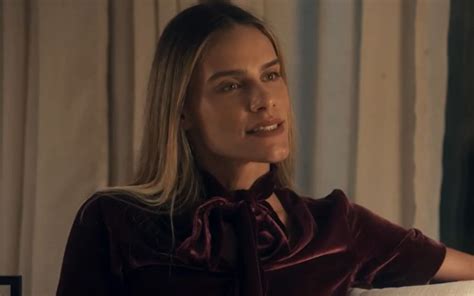 Sara da novela Travessia é trans Atriz rebate buscas por gênero