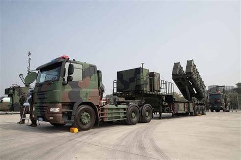 國軍展示超帥氣機動飛彈車組：包括飛彈發射車、射控指管車、維星車和天線裝備車 159542 Cool3c