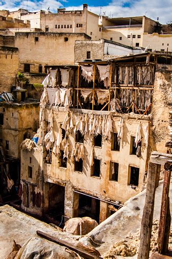 모로코 전통 산업으로 이슬람 국가에서 낯익은 중세 오래 된 도시에서 Tanneries 같은 빈티지 풍경의 고 대 문화는 고 대