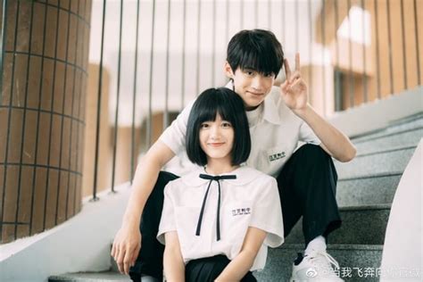 Netflix《當我飛奔向你》5大劇情看點！張淼怡攻陷高冷男神，從校服到婚紗一路甜到底