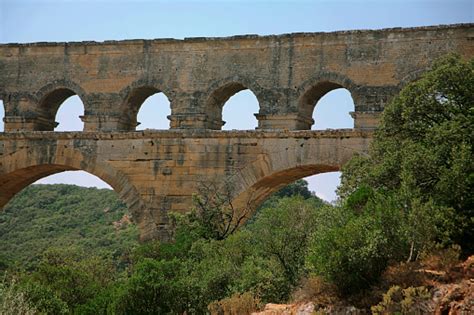 Pont Du Gard Gard Occitanie 프랑스 Gardon 강 위의 유명한 로마 수로 아치의 상위 계층에 대한