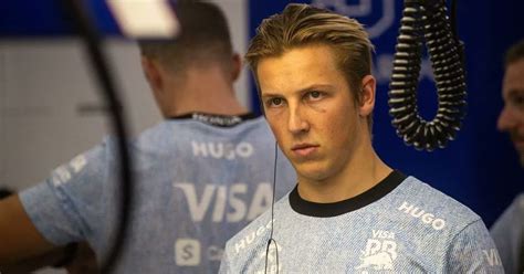 Уште не седнат во болидот на РБ Лиам Лосон добива казна Gol Mk