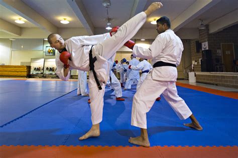 Un décret gouvernemental permet la reprise des combats de karaté La