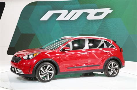 Kia Niro Hybrid Crossover Debuts In Chicago