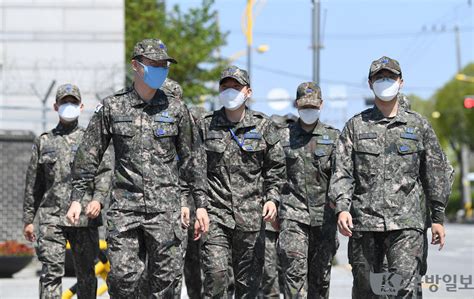 국방사진연구소 [대한민국 국군 Now] 부대 밖 외출 낯설고 감격스럽네요 24일부터 병사 일과시간