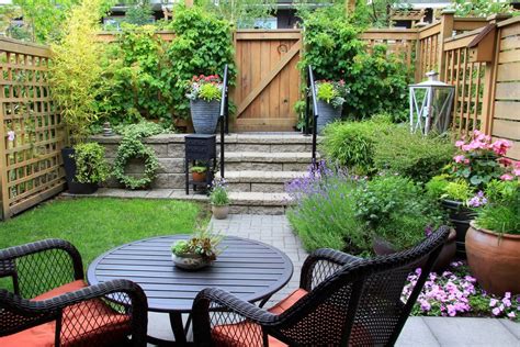 21 idées d aménagement de cour extérieure jardin et plantes fr