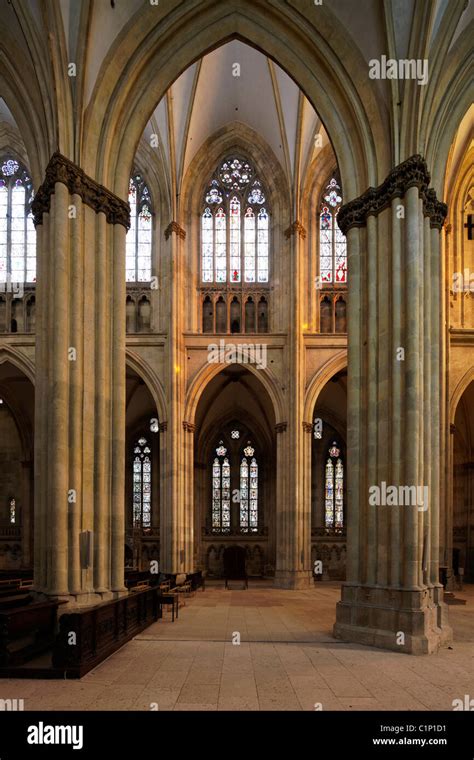 Regensburg Dom St Peter Blick Von Norden Durch Das Mittelschiff