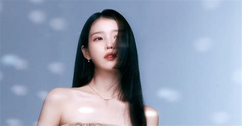 ‘빛나는 여신 아이유 주얼리로 완성한 연말