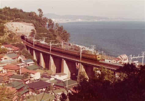 昭和50年 東海道本線 石橋鉄橋を行く80系電車 ぞうまさの昔の鉄道写真集