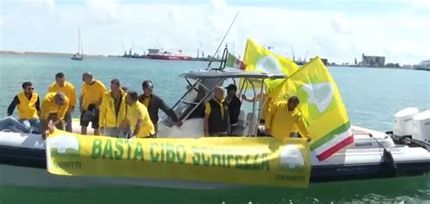 Bari Coldiretti Allarrembaggio Della Nave Con Grano Turco