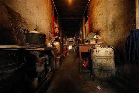 八十年代筒子樓老照片：樓道擁擠不堪 曆史百家匯 發表於 老照片 論壇 文學城