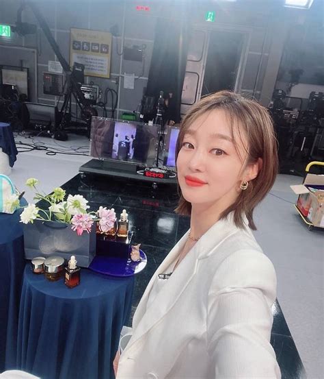 스스로가 너무 예쁜 외모 때문에 남자들이 쉽게 다가 오질 못 한다는 여배우