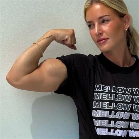 Emma Hartley Rmusclegirlsflexing