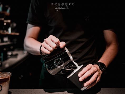 新北咖啡廳。chliv Jiufen｜藏匿巷弄裡的世界拉花冠軍，山城中的神秘黑寶盒，九份咖啡廳推薦 黑皮的旅遊筆記