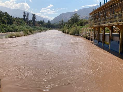 Aguas Andinas inicia recuperación de reservas de agua luego de evento de turbiedades en ríos que
