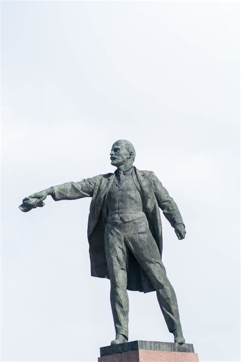 Monumento De La Estatua De Lenin Imagen De Archivo Imagen De Cielo Historia