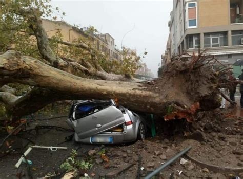 Italia lovită de fenomene meteo extreme furtuni şi chiar tornade