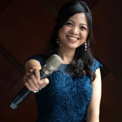 主持人 Tina 藍藍 host tina lanlan Threads Say more