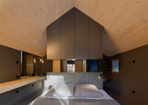 Holzhaus Am Auerbach House Has Projecting Terraces