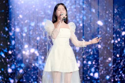 7 Potret Kece Park Eun Bin Jadi Penyanyi Di Castaway Diva