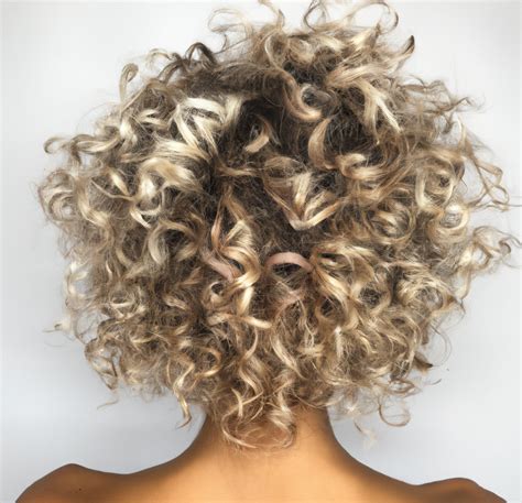 Everything You Need To Know About Curly Blow Dries Gusto Hair