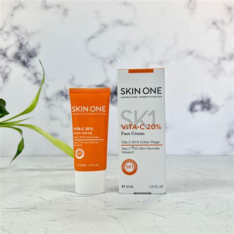 کرم صورت ویتامین C 20 درصد اسکین وان 30 میلی لیتر داروخانه آنلاین داروسایت 24