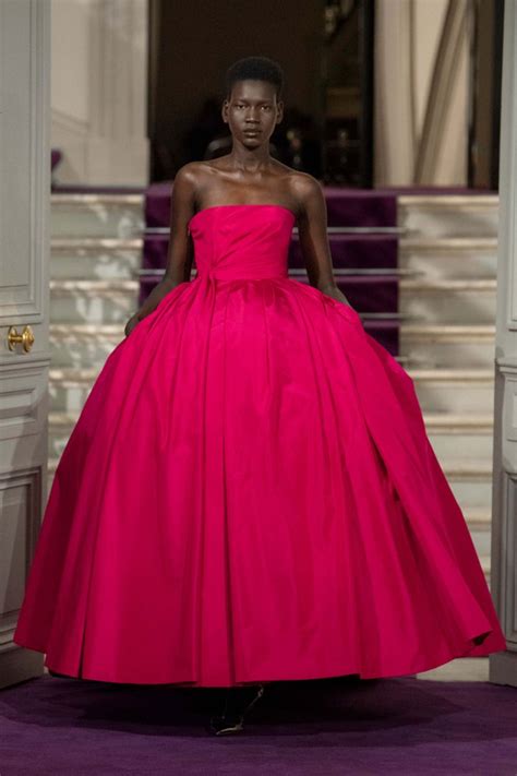 华伦天奴 Valentino 2024春夏高级定制秀 Couture Spring 2024 天天时装 口袋里的时尚指南