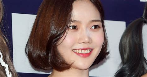 오마이걸 효정 깜찍한 하트 [사진]