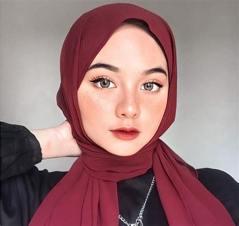 7 Inspirasi Gaya Busana Hijab Sampir Ala Halda Firga Yang Keren Banget Okezone Muslim