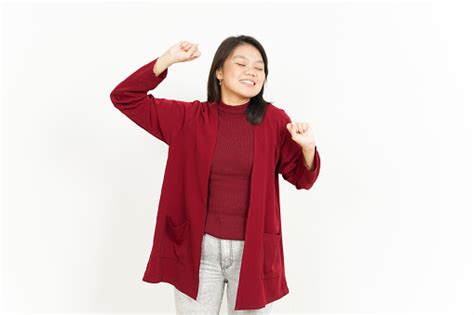 흰색 배경에 고립 된 빨간 셔츠를 입고 아름다운 아시아 여성의 춤 20 24세에 대한 스톡 사진 및 기타 이미지 20 24세