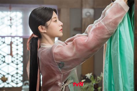 Go Yoon Jung Is A Breathtaking Yet Mysterious Woman In Alchemy Of