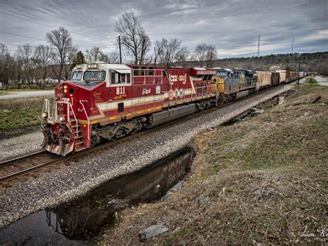 Csx M648 Passes Through Mortons Gap Kentucky With The Csxt 911