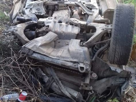 G1 Caminhonete Capota E Deixa 2 Mortos E 2 Feridos Na Br 104 Em