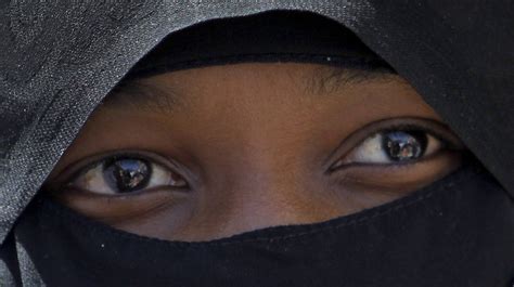 Saudi Shops Must Build Barriers To Keep Men And Women Employees Apart