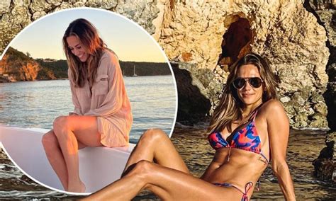 5 Hot Sexy Jane Kramer Bikini Pics