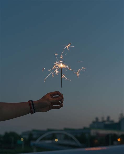 오늘도 수고했어요☺️ 소니이미지갤러리 소니미러리스 감성 감성사진 색감 분위기 풍경 풍경사진 중랑천 스파클라 불꽃 저녁하늘 하늘 보케 일상스냅