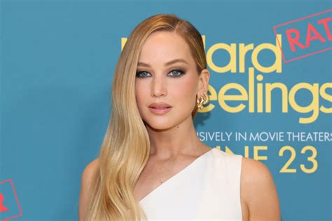 Jennifer Lawrence Poses With Parents At No Hard Feelings Premiere Parade