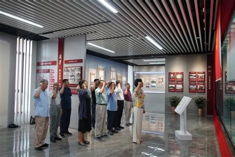 金山区政协举行“光荣在党50年”纪念章颁发仪式暨机关第二党支部主题党日活动澎湃号·政务澎湃新闻 The Paper