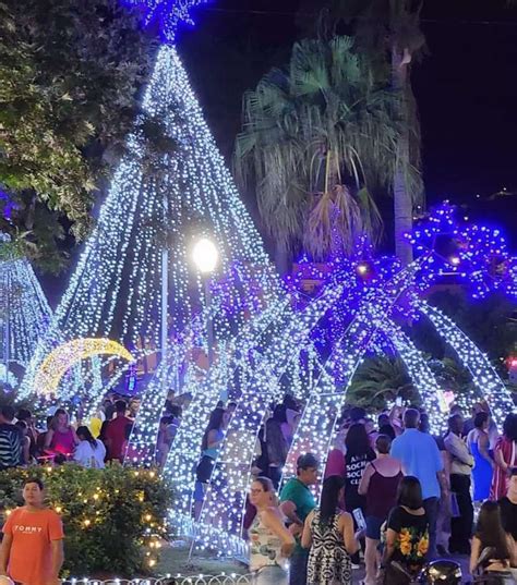 Prefeitura de Carmo inaugura iluminação de Natal na Praça Maria Goulart