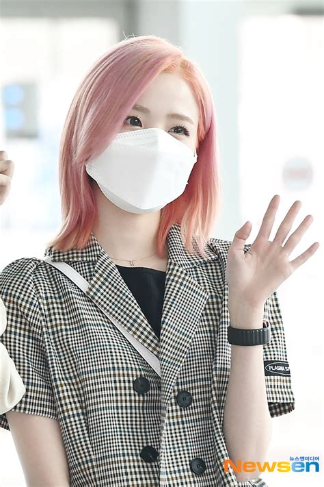 Izones Miyawaki Sakura Honda Hitomi And Yabuki Nako Return To Japan