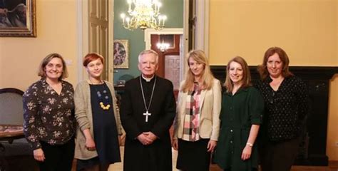Abp Marek Jędraszewski zwolnił pięć kobiet Interwencja RPO i odpowiedź Kanclerza Archidiecezji