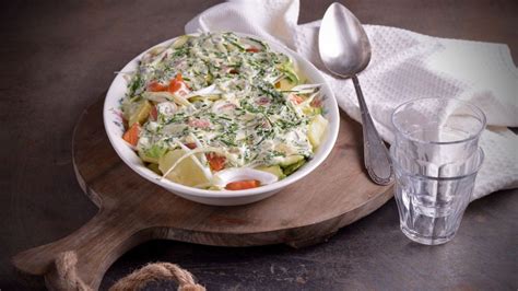 Ensaladilla de aguacate con salmón Hermana María José Receta Canal Cocina