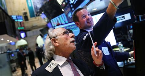 North American Stock Market Rebound Falters Dow Plunges Late