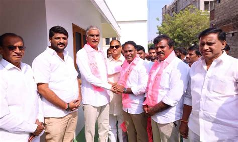Former Minister Babu Mohan S Son Joins BRS Says Will Work For BRS Victory