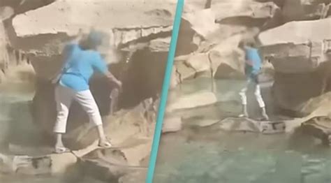 Туристка се покатери по фонтана Ди Треви