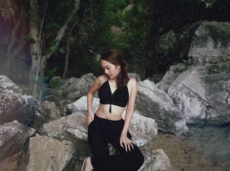 แก๊ป ชนกสุดา แฟชั่น ออร่าแรงกับเซตภาพเซ็กซี่เบา ๆ สวยเป๊ะทุกลุค